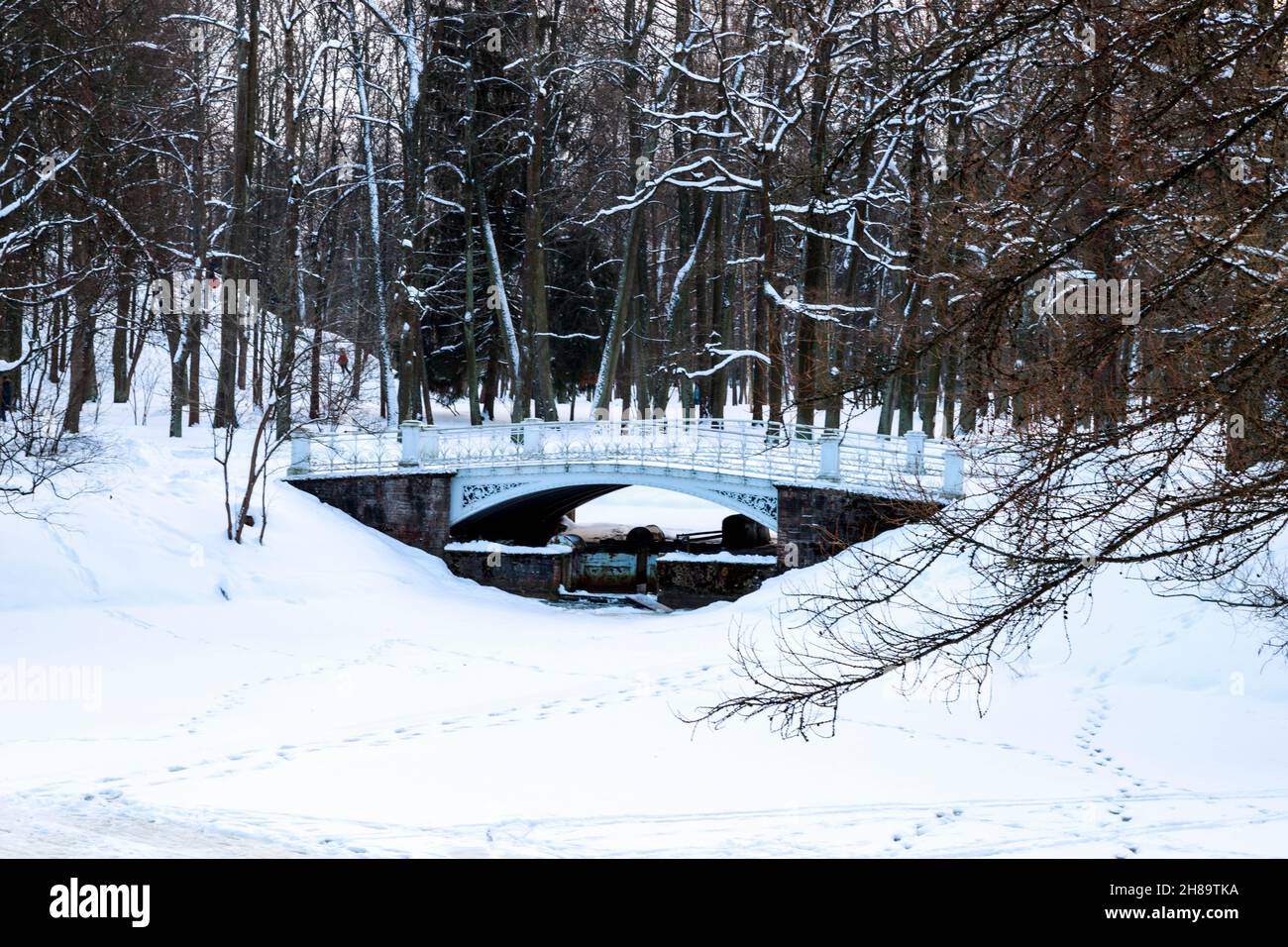 Winter landscape bridge hi-res stock photography and images - Alamy