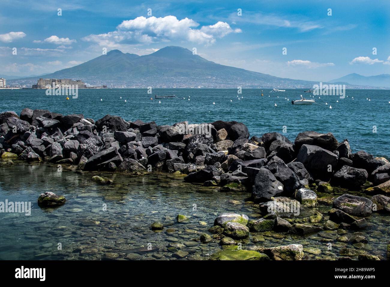 Naples sky sea vesuvio boat rock hi-res stock photography and images ...