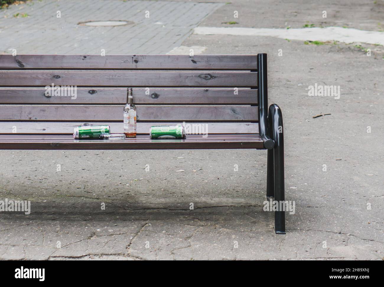 Empty glass on bench hi-res stock photography and images - Alamy