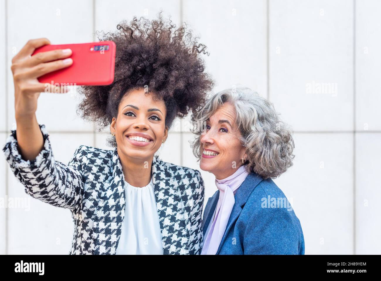 Extend hand friends hi-res stock photography and images - Alamy