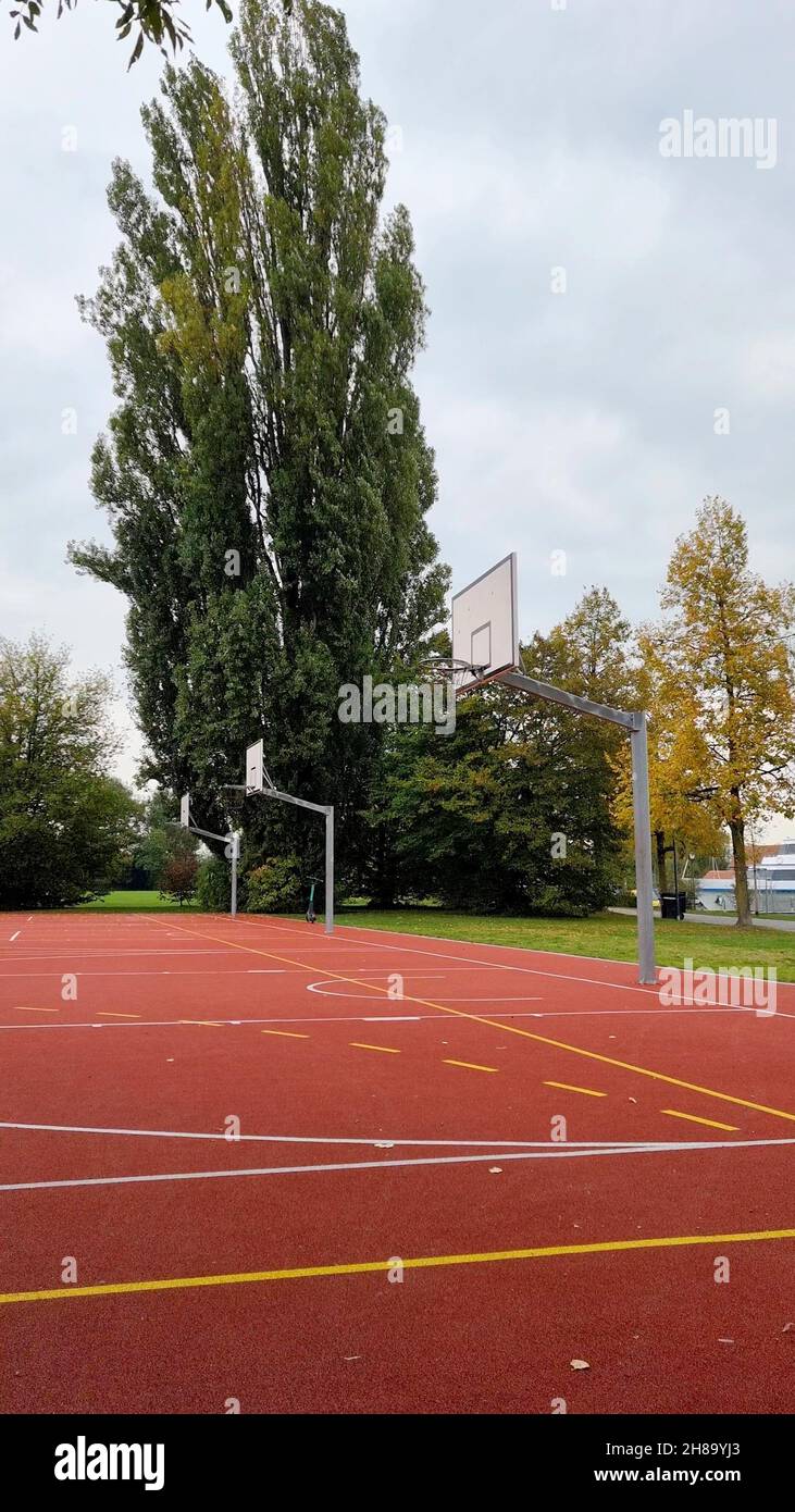 A vertical photo of a basketball court Stock Photo - Alamy