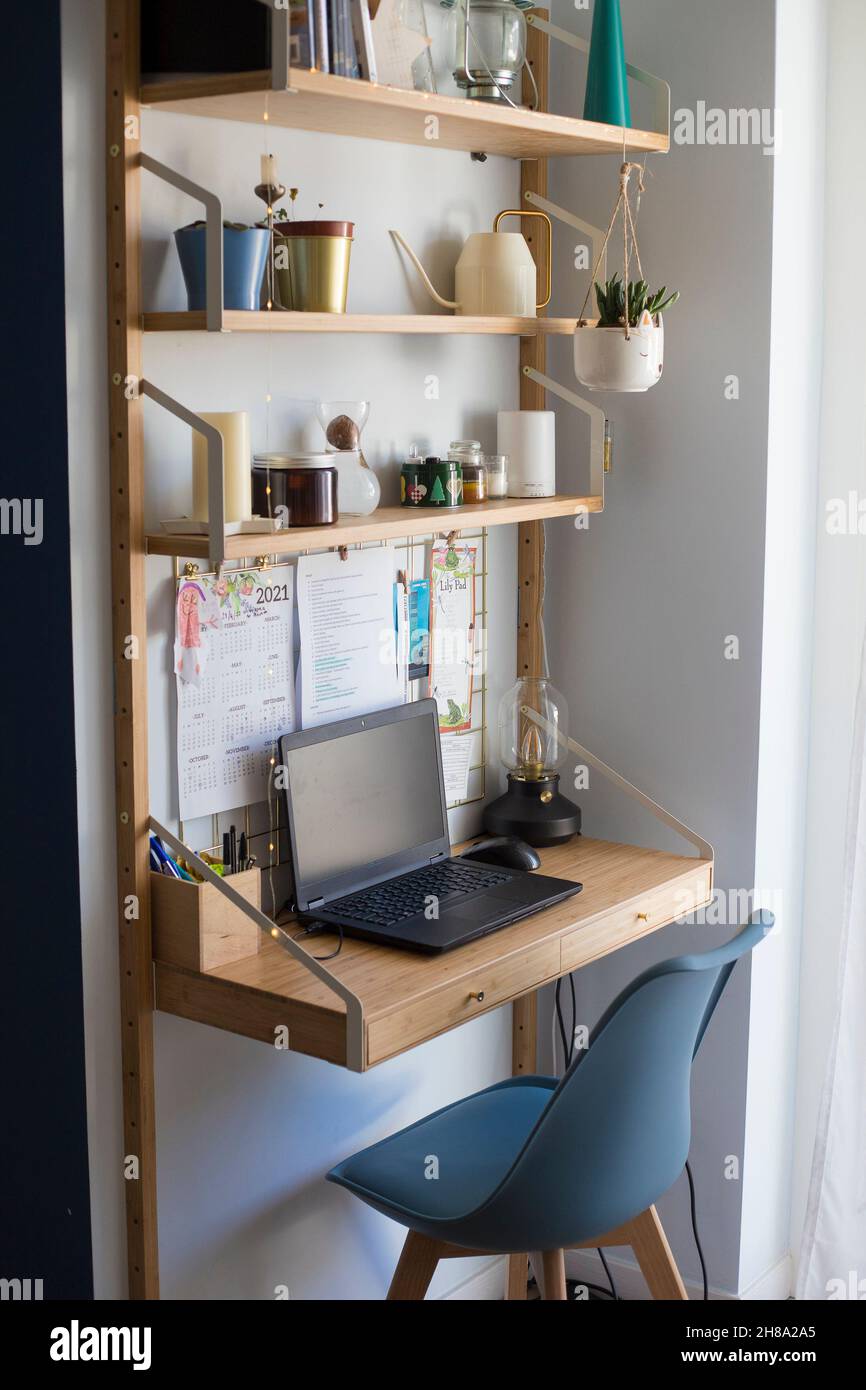 Small office interiors hi-res stock photography and images - Alamy