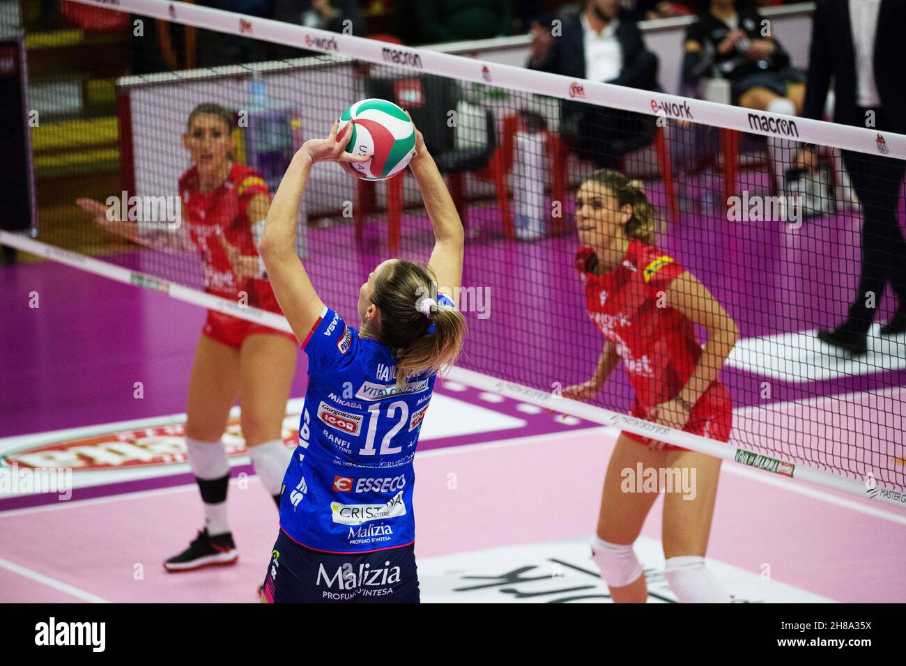 Micha hancock volleyball hi-res stock photography and images - Alamy