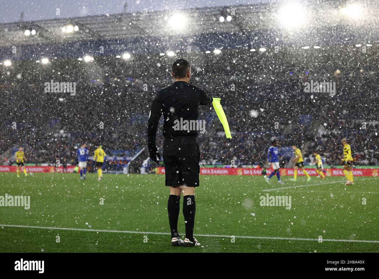 Signals for offside hi-res stock photography and images - Alamy
