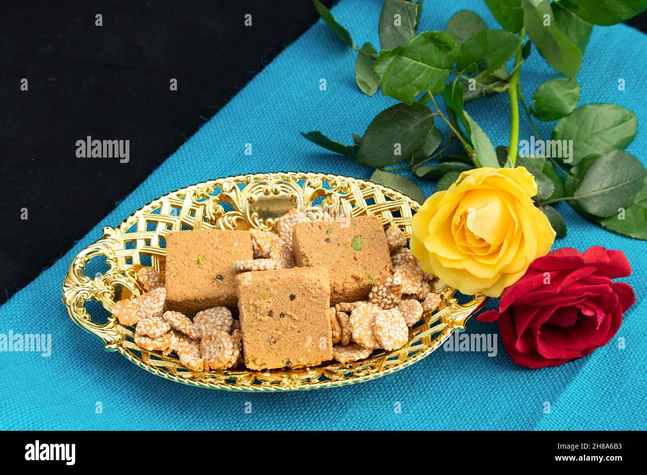 Indian Sweet Til Gul Gur Ke Khasta Gajak Burfi Gazak Barfi Gajjak ...