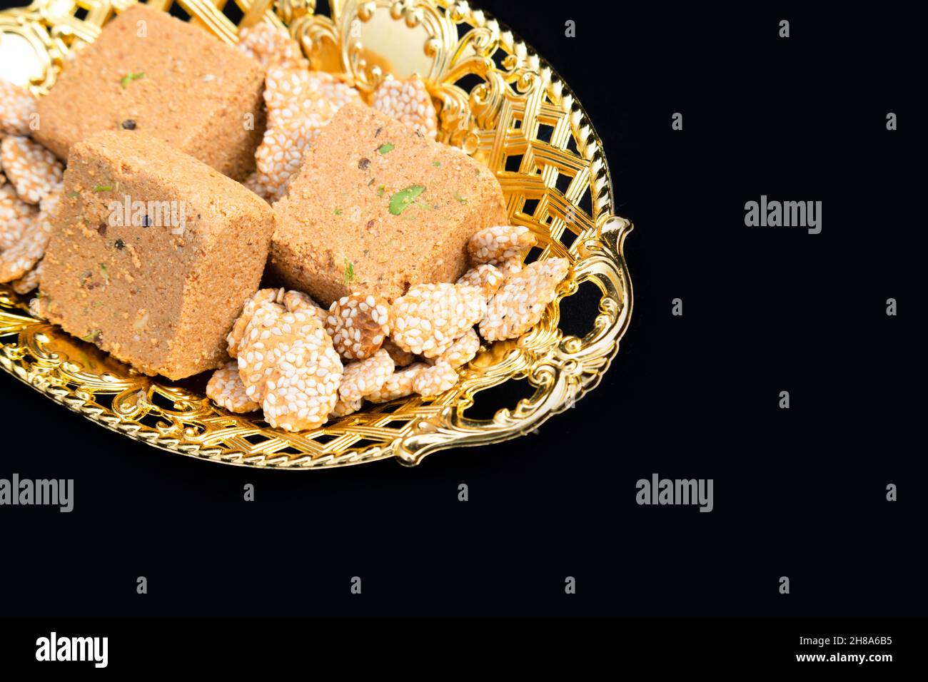 Indian Sweet Til Gul Gur Ke Khasta Gajak Burfi Gazak Barfi Gajjak ...