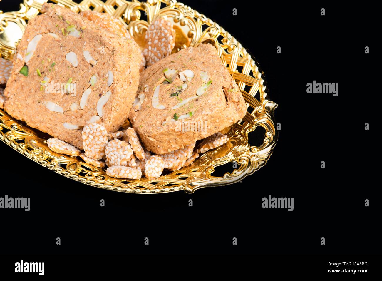 Indian Sweet Til Gul Gur Ke Khasta Gajak Burfi Gazak Barfi Gajjak ...
