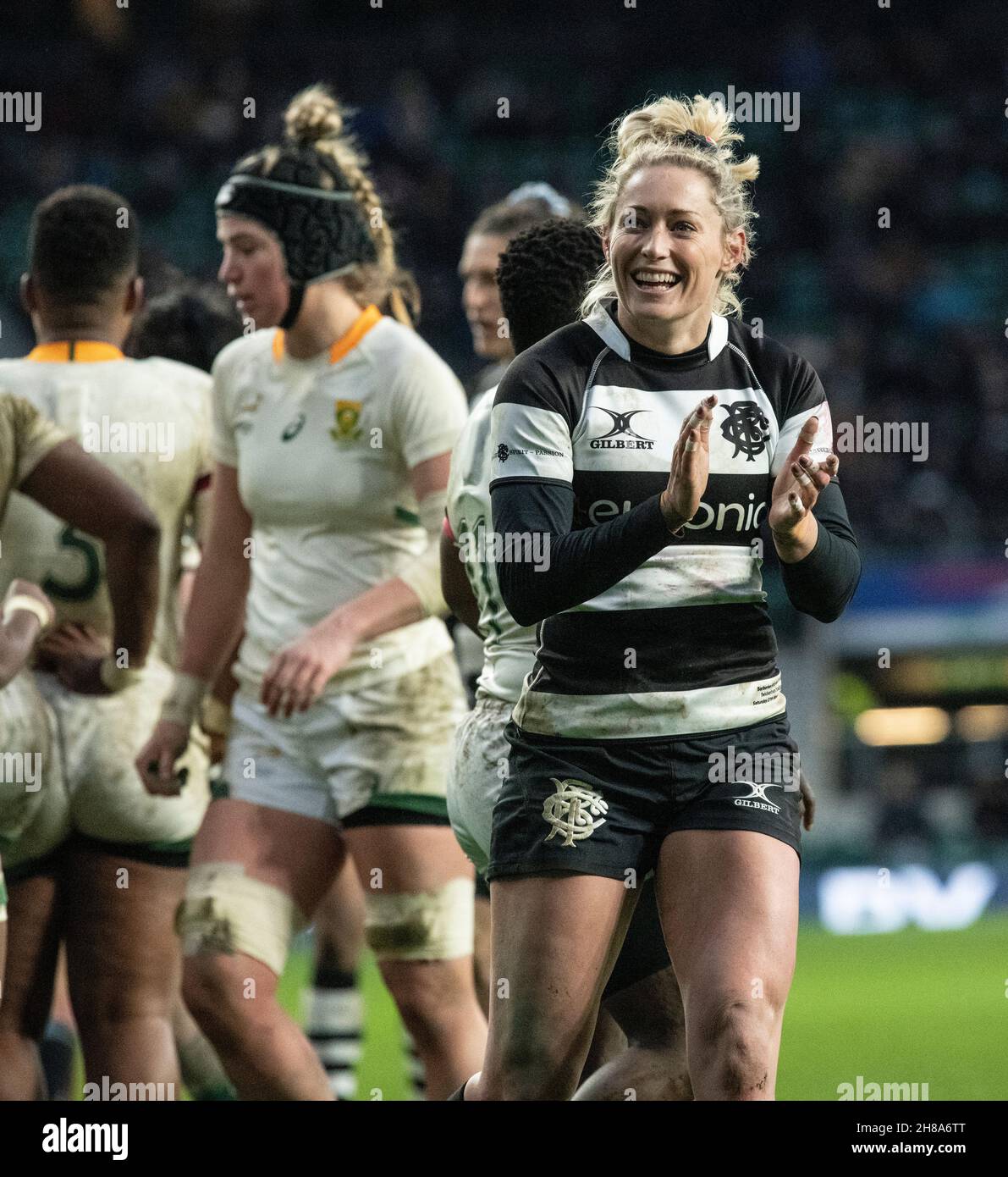 LONDON, ENGLAND - NOVEMBER 27: Barbarians’ Natasha Hunt in action ...
