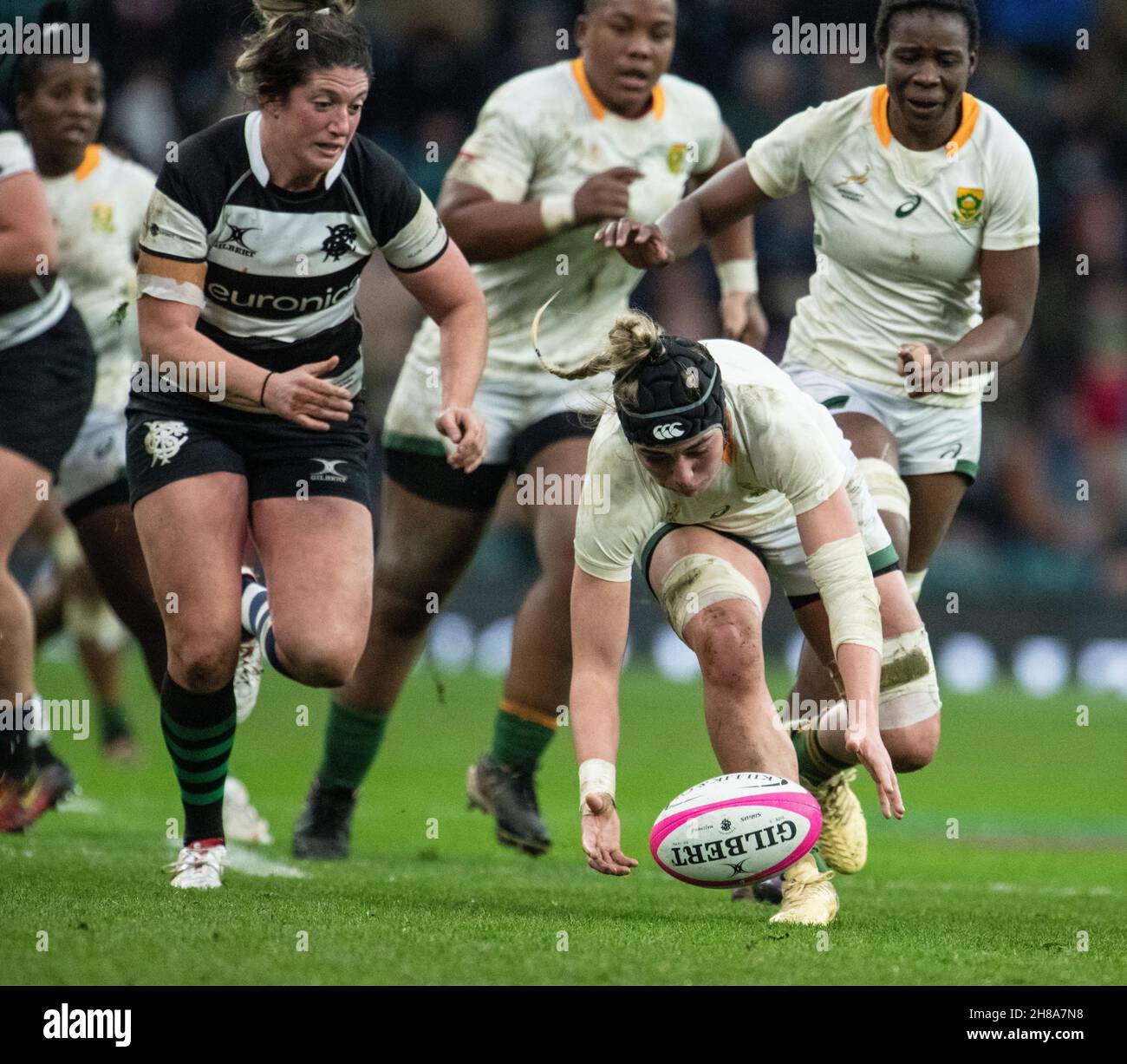 LONDON, ENGLAND - NOVEMBER 27: Springbok Catha Jacobs in action during ...
