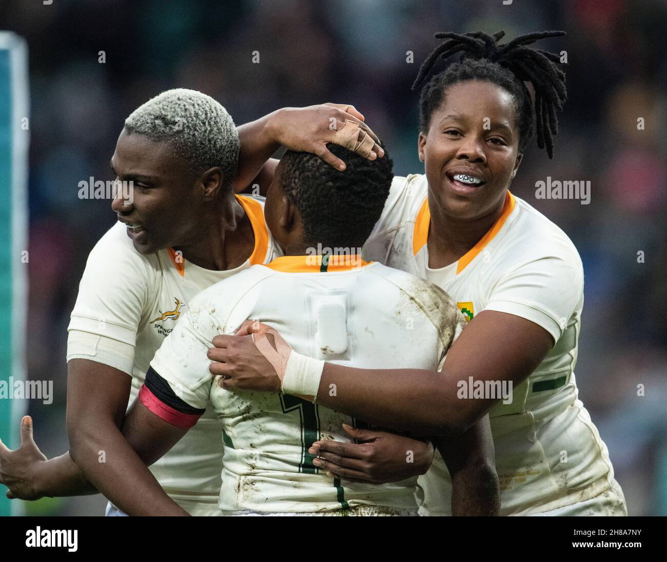 LONDON, ENGLAND - NOVEMBER 27: Springbok Zenay Jordaan (C) celebrating ...