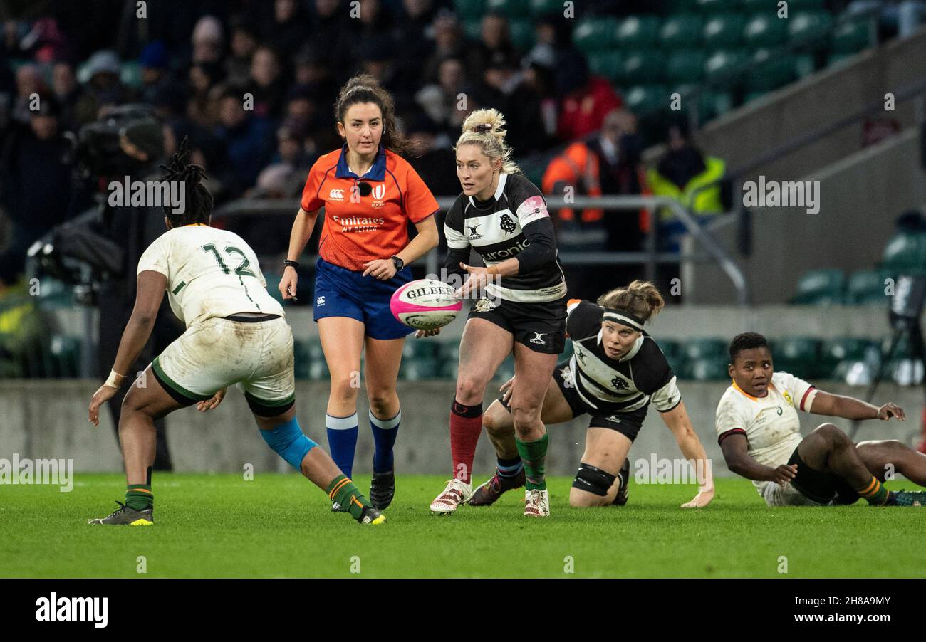 LONDON, ENGLAND - NOVEMBER 27: Barbarians’ Natasha Hunt in action ...
