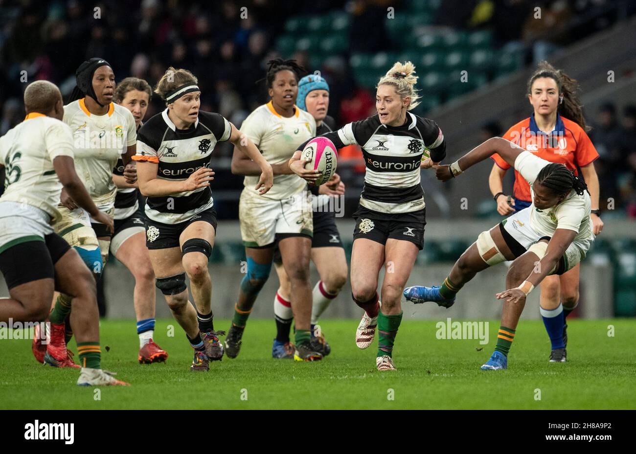 LONDON, ENGLAND - NOVEMBER 27: Barbarians’ Natasha Hunt in action ...