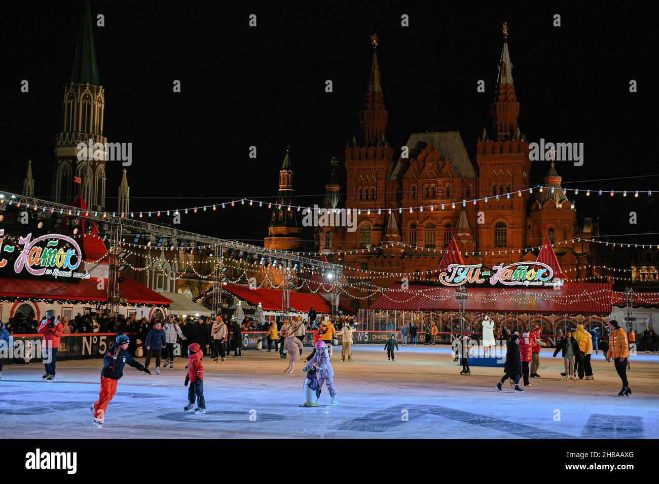 Moscow, Russia. 28th Nov, 2021. People skate on the GUM ice rink during ...