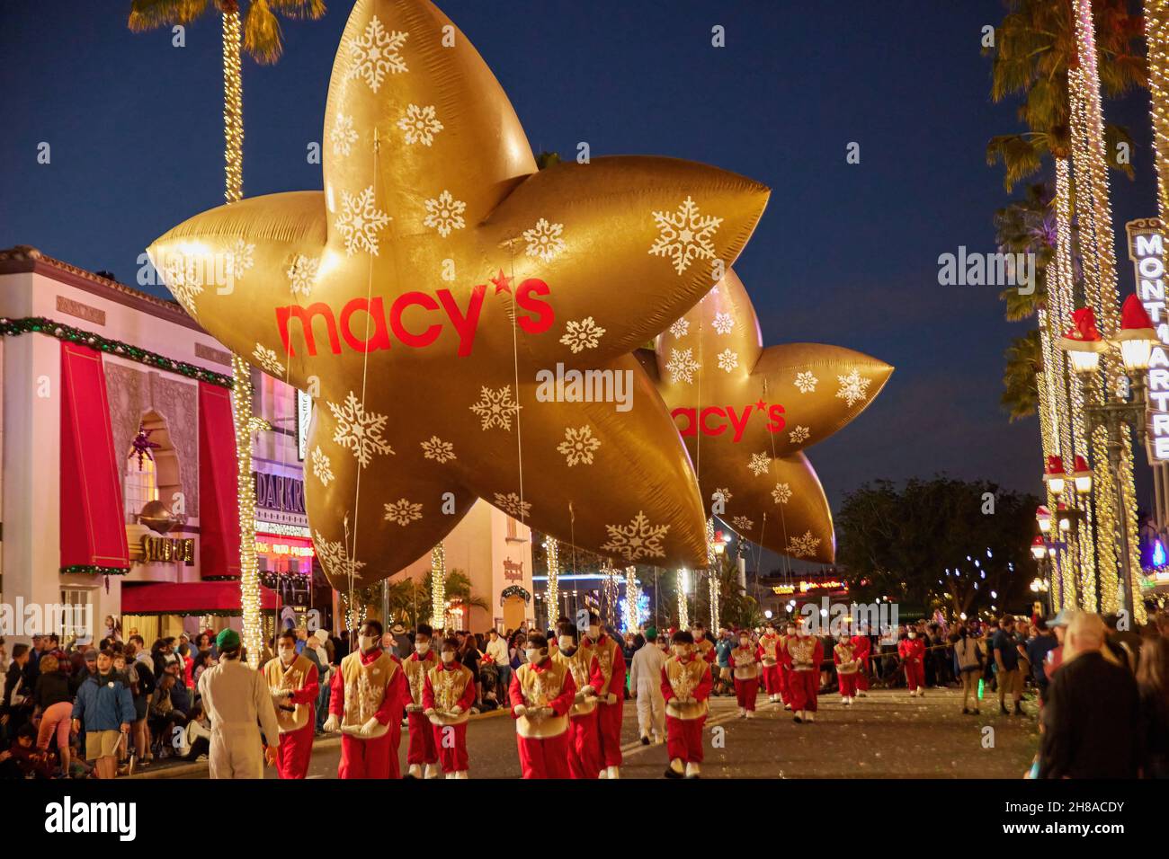Orlando, USA. 27th Nov, 2021. Since November 13, larger-than-life ...