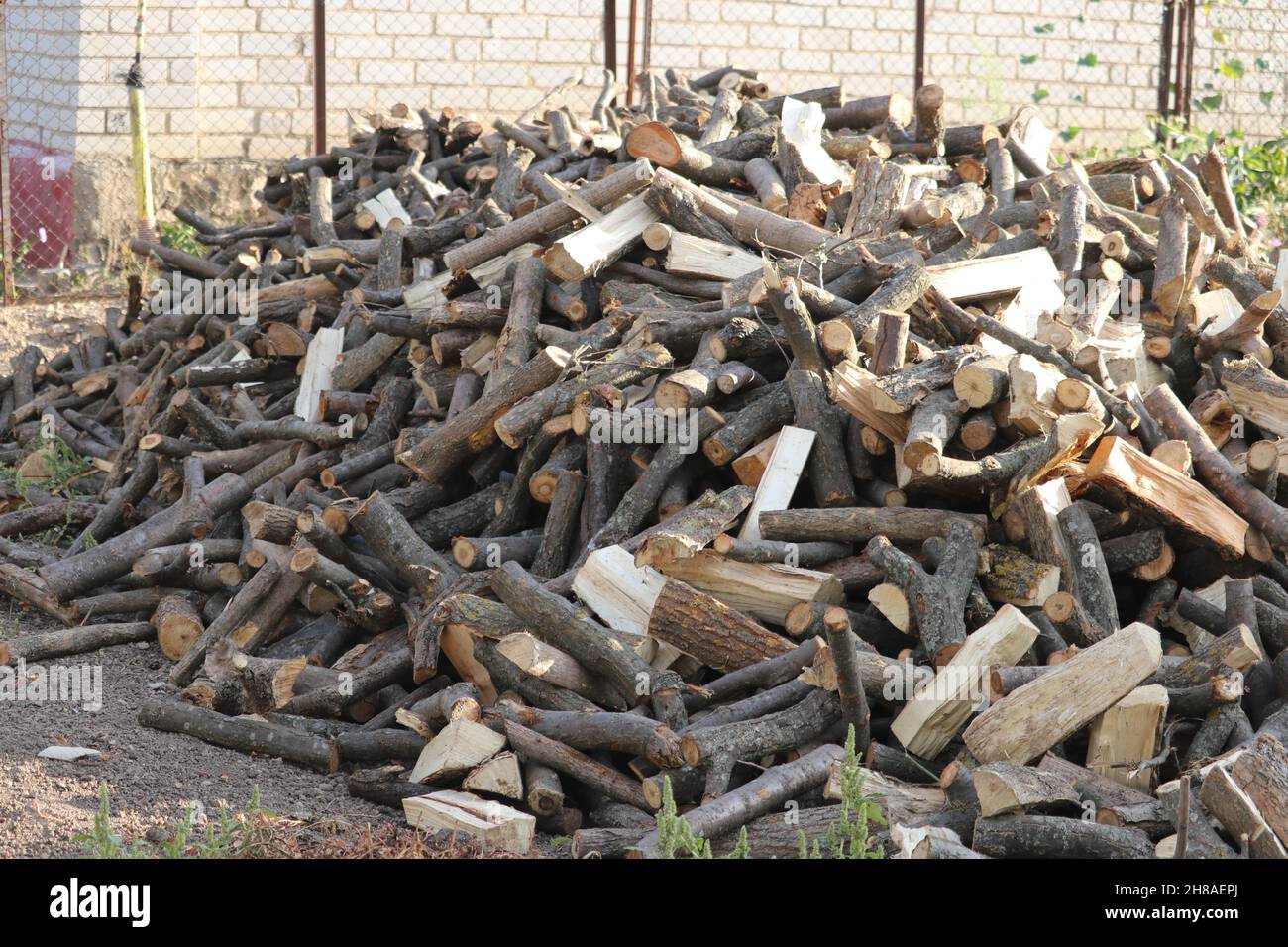 Firewood house hi-res stock photography and images - Alamy