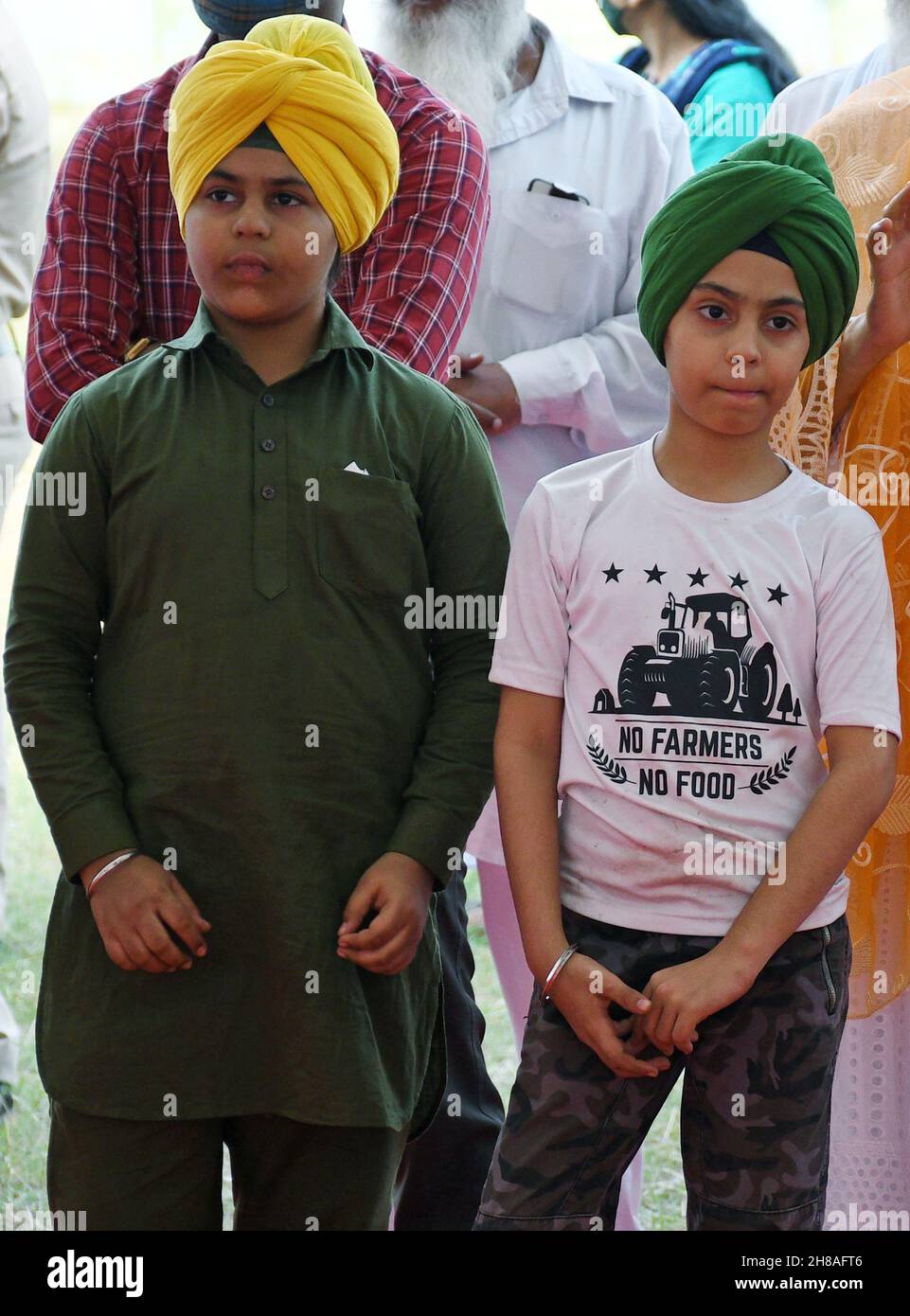 Mumbai, India. 28th Nov, 2021. Young Sikh boys are seen during a sit ...