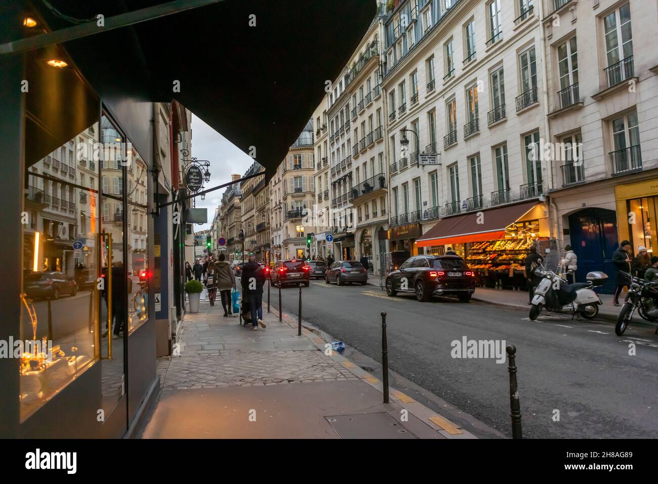 Paris france old storefronts hi-res stock photography and images - Alamy