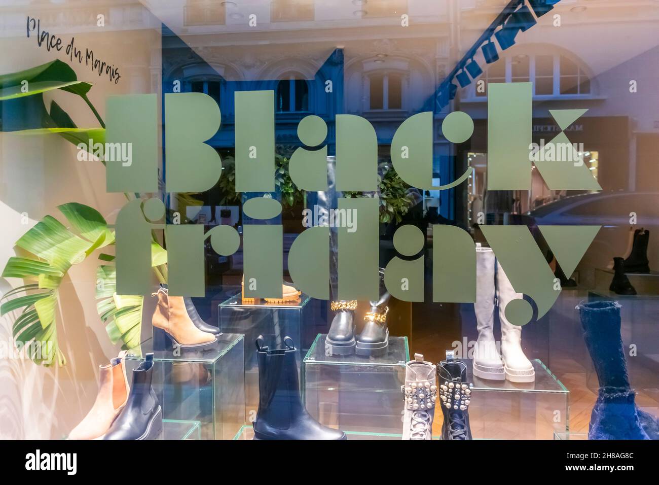 Paris france black friday hi-res stock photography and images - Alamy