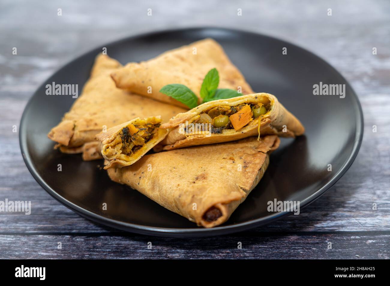 Vegetable samosas on a plate Stock Photo - Alamy