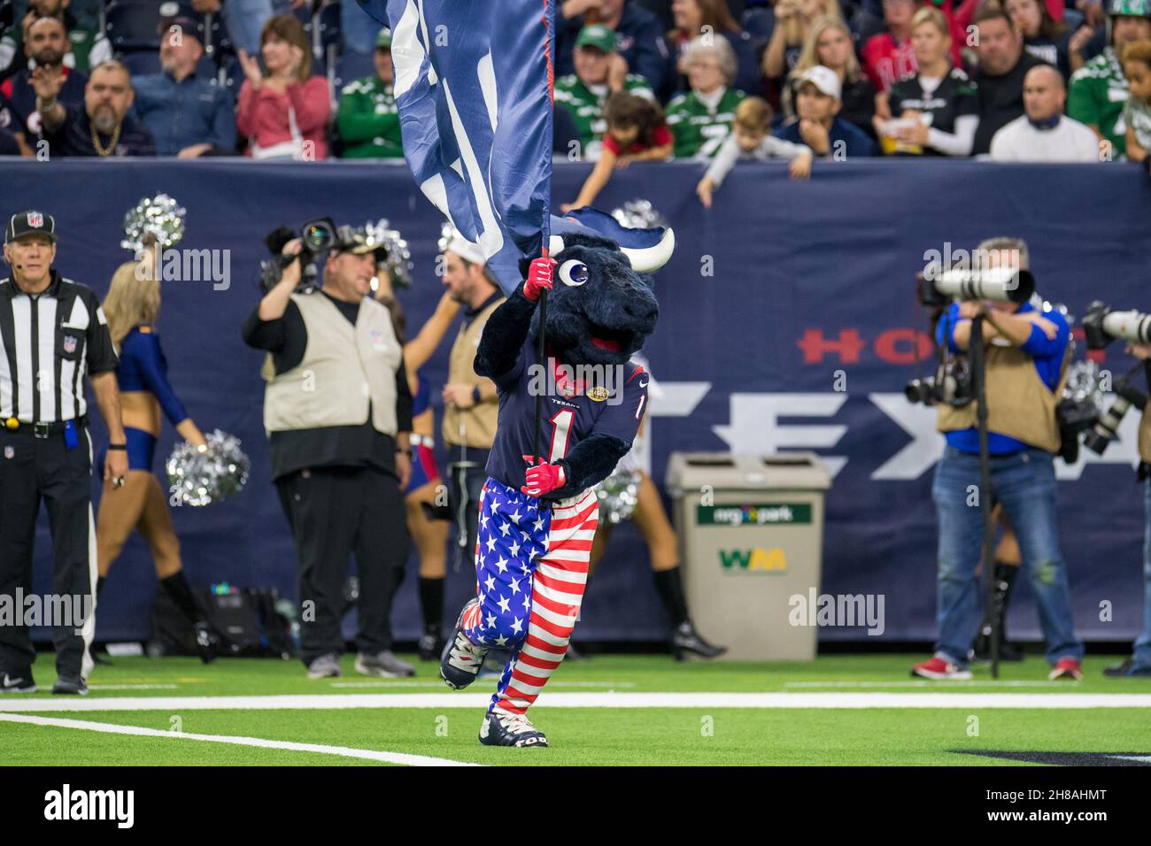 Houston, TX, USA. 28th Nov, 2021. Houston Texans mascot Toro runs on ...