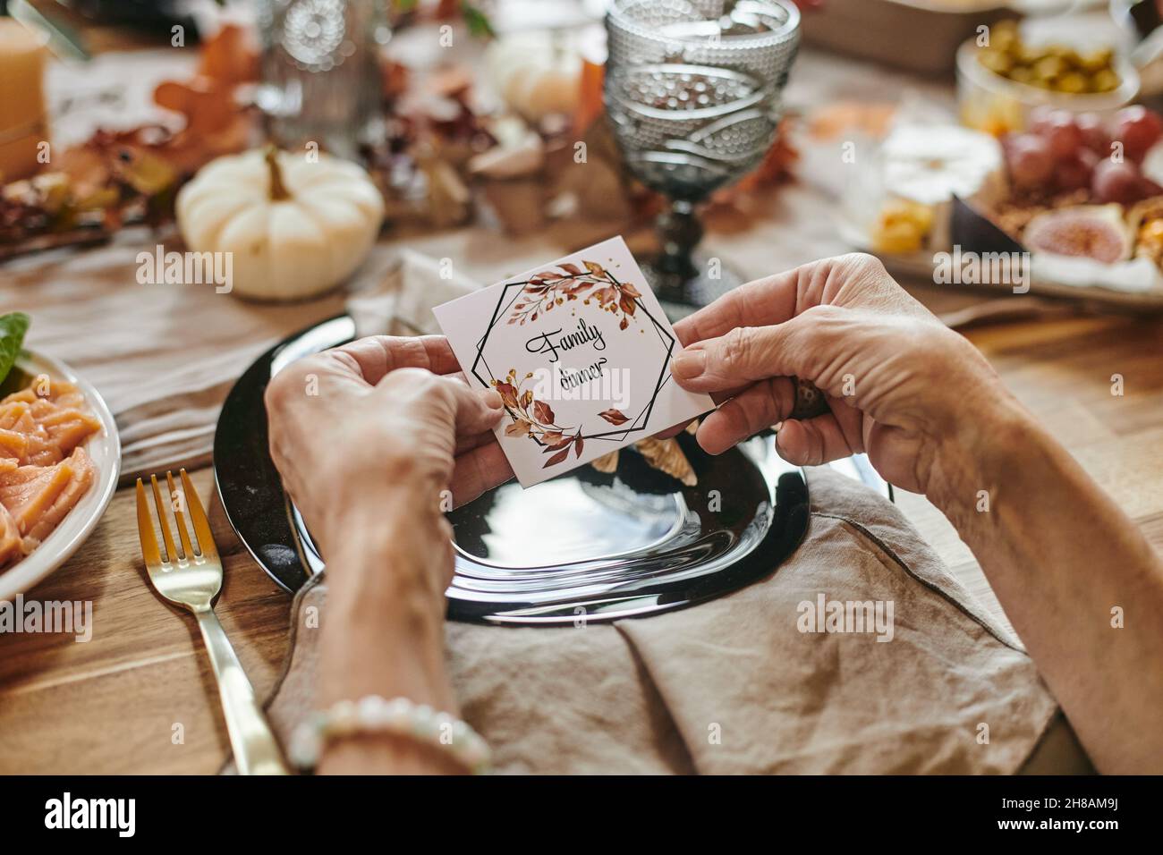 People put food on plates hi-res stock photography and images - Alamy