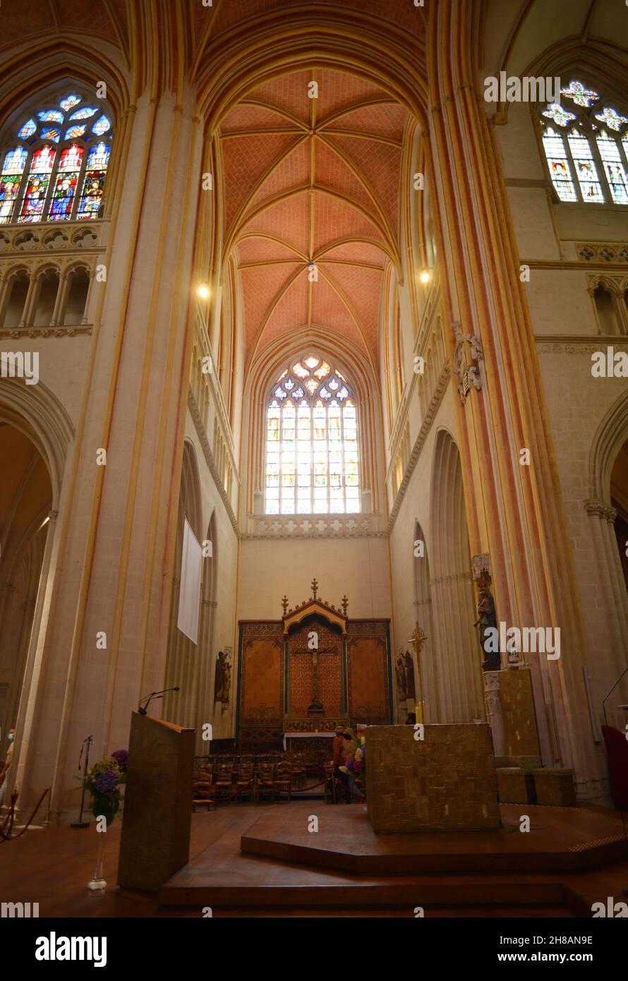 Quimper cathedral stained glass hi-res stock photography and images - Alamy