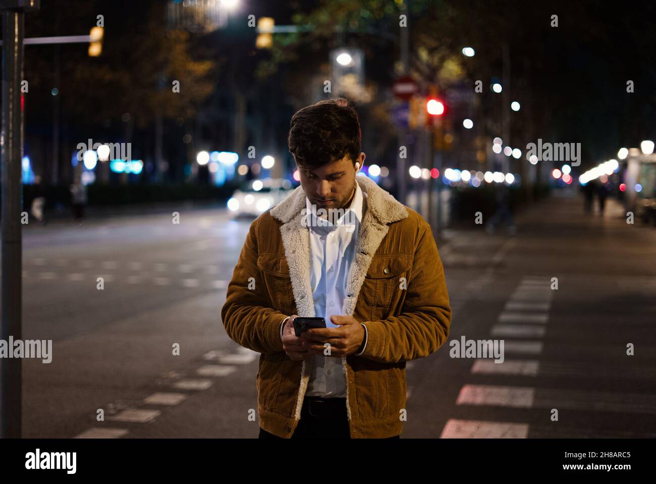 Man cross street with phone hi-res stock photography and images - Alamy