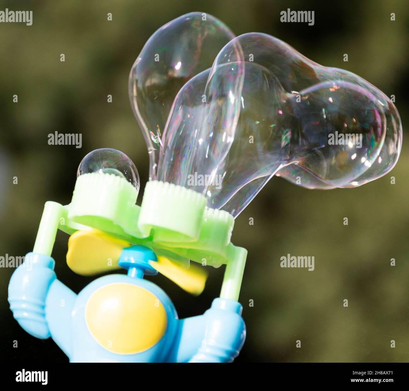 Kids making the circle hi-res stock photography and images - Alamy