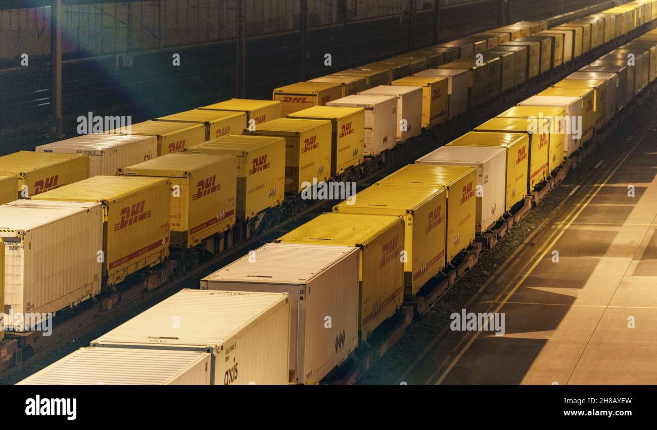 Hamburg, Germany. 28th Nov, 2021. Containers from Deutsche Post DHL are ...