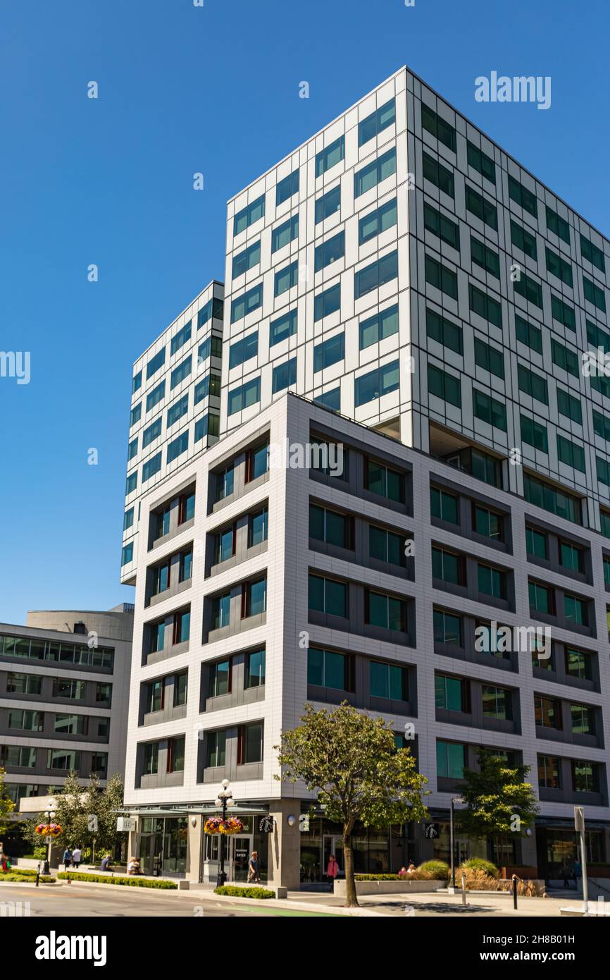 Empty square and modern building hi-res stock photography and images ...