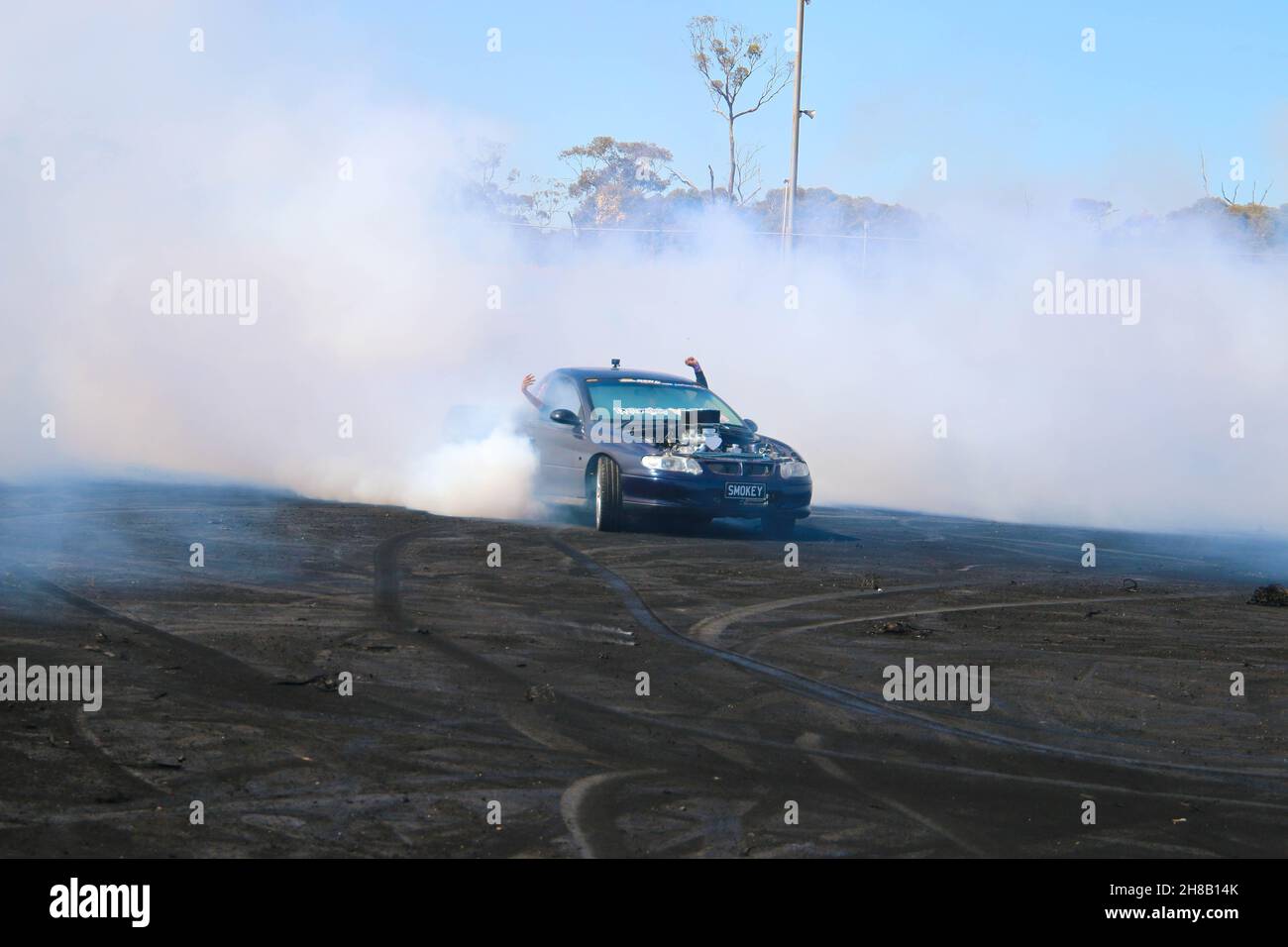 Tread Mania Burnout Event, Heathcote Park Raceway, Victoria, Australia ...