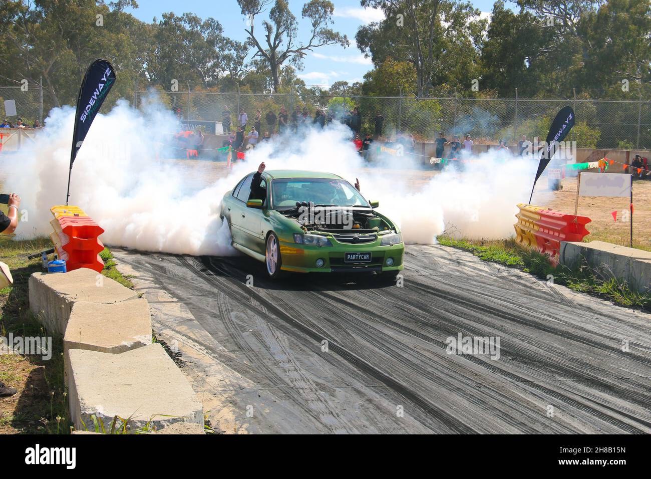 Tread Mania Burnout Event, Heathcote Park Raceway, Victoria, Australia ...