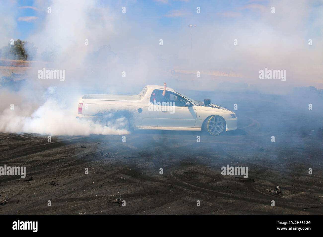 Tread Mania Burnout Event, Heathcote Park Raceway, Victoria, Australia ...
