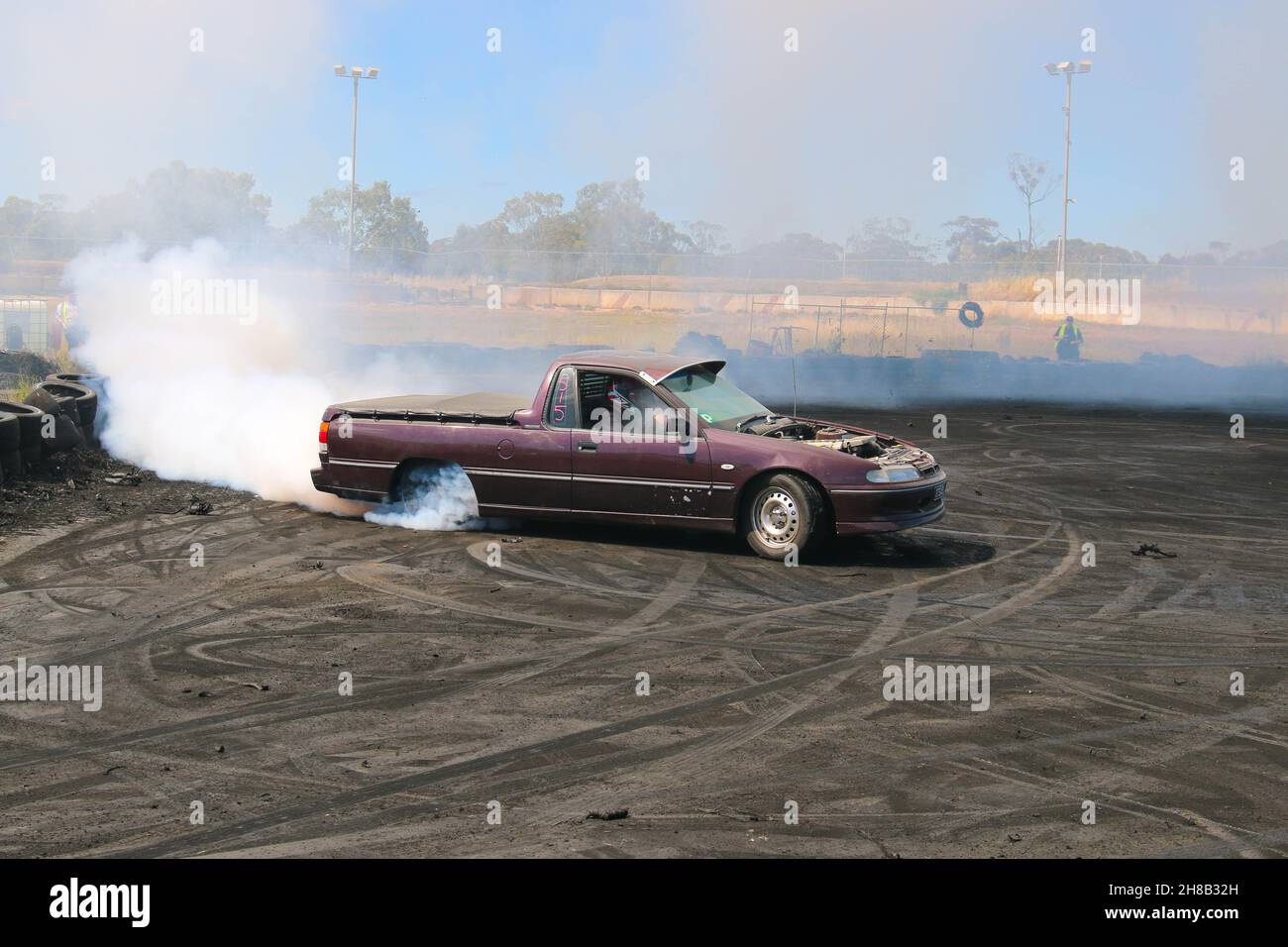 Tread Mania Burnout Event, Heathcote Park Raceway, Victoria, Australia ...