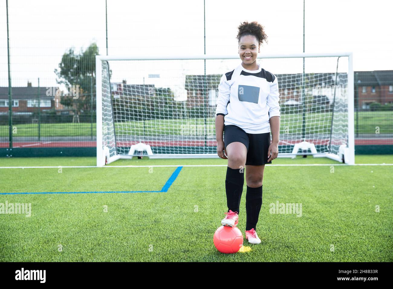 12 13 years girl brown hair hi-res stock photography and images - Alamy