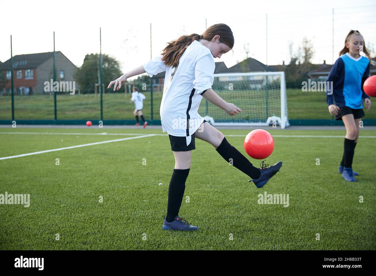 Soccer girls uk hi-res stock photography and images - Alamy