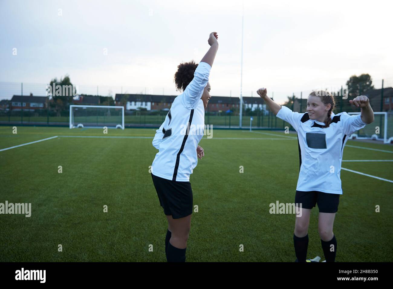 Girls cheering soccer hi-res stock photography and images - Alamy