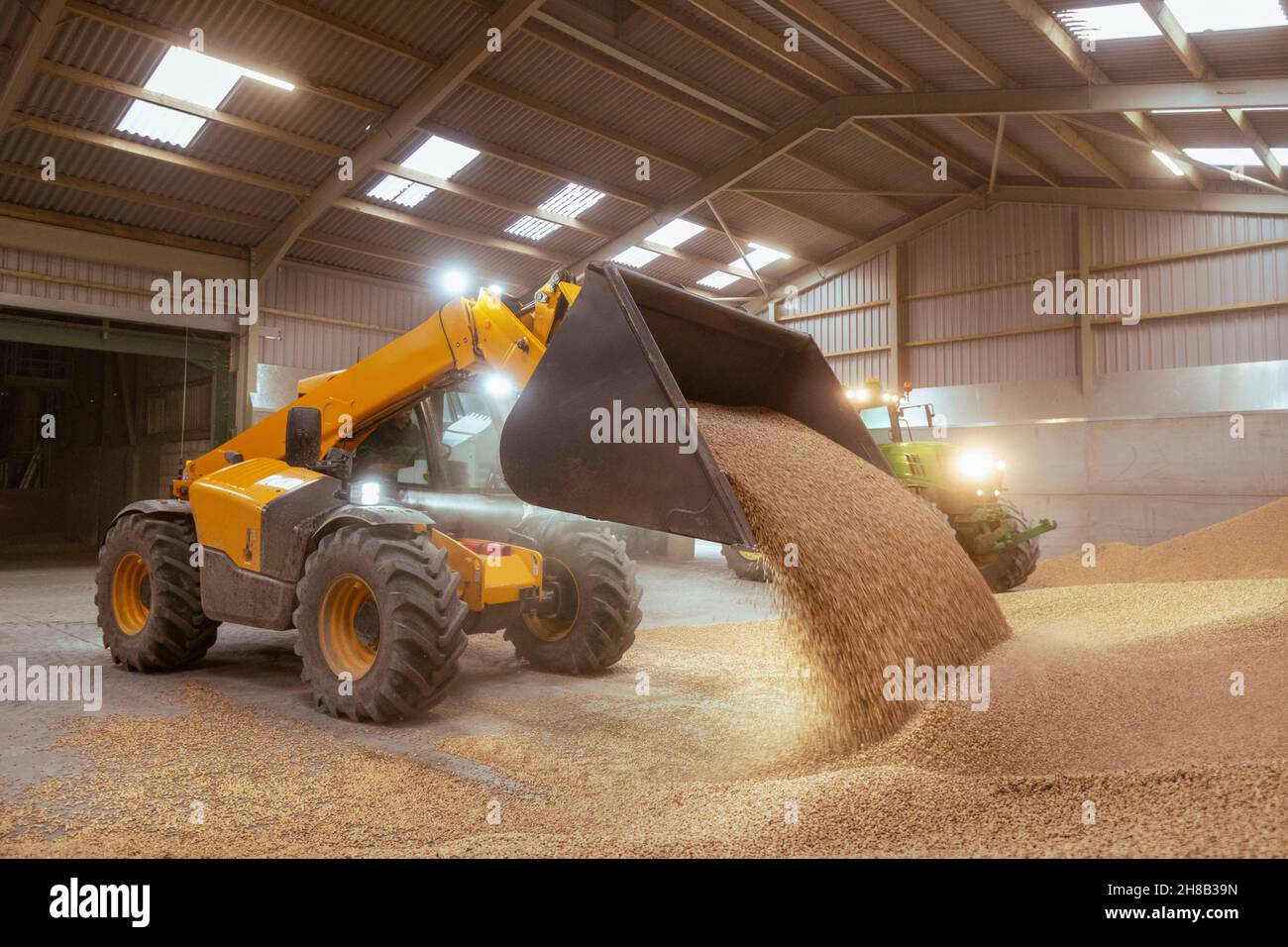 Horizontal people mover hi-res stock photography and images - Alamy