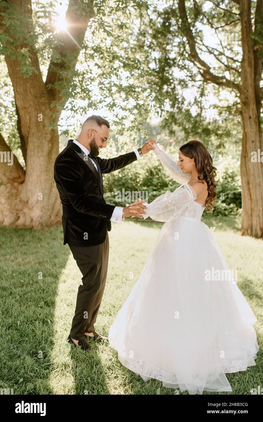 Indian wedding couple dancing hi-res stock photography and images - Alamy
