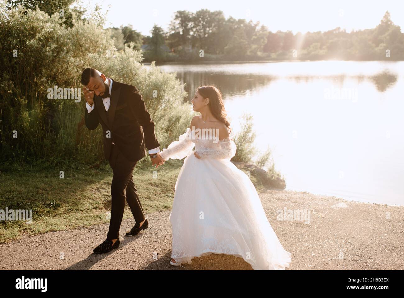 Bride groom walking on hi-res stock photography and images - Alamy
