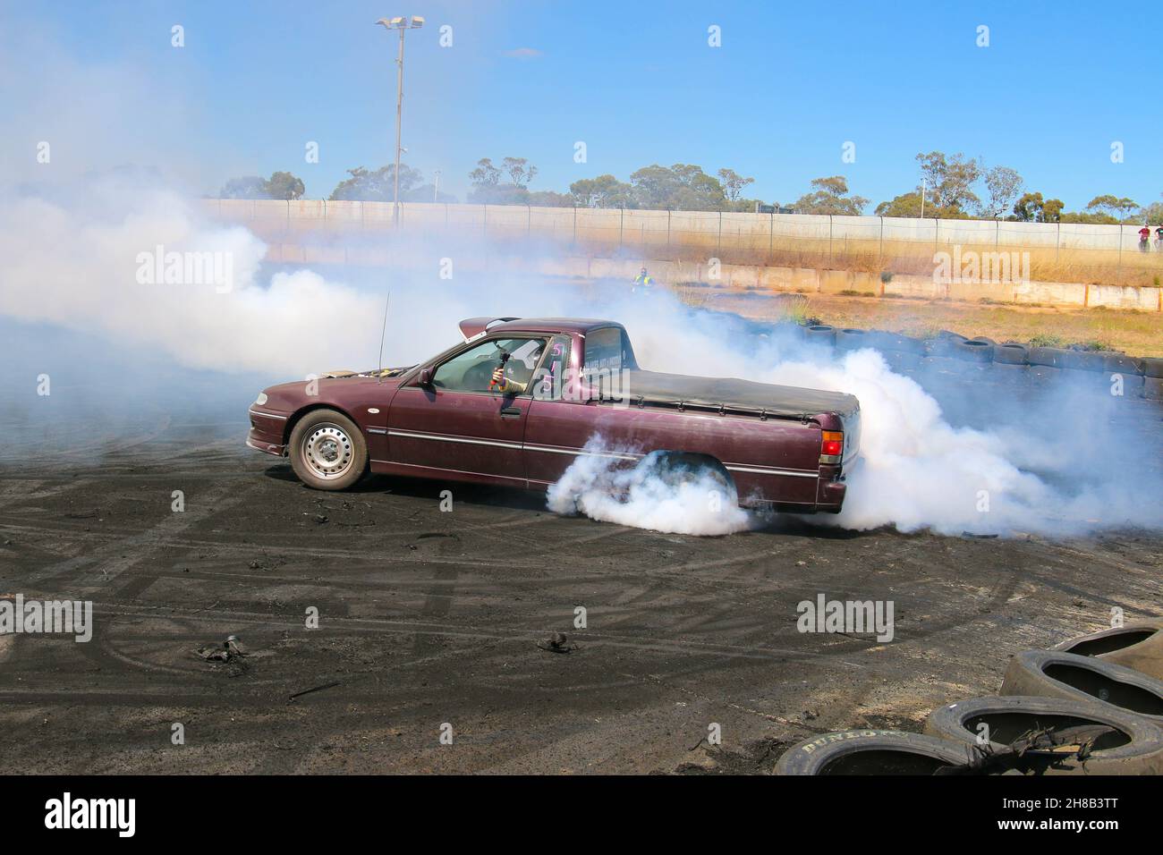 Tread Mania Burnout Event, Heathcote Park Raceway, Victoria, Australia ...