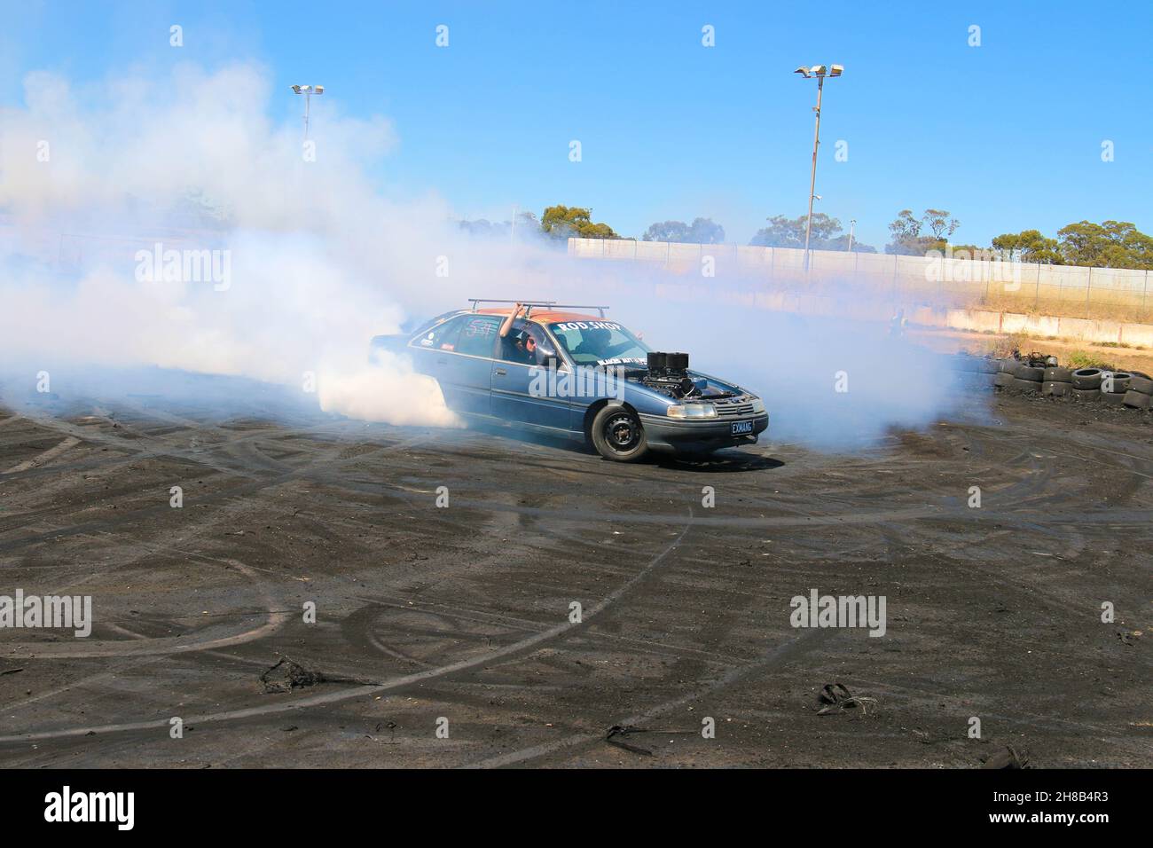 Tread Mania Burnout Event, Heathcote Park Raceway, Victoria, Australia ...