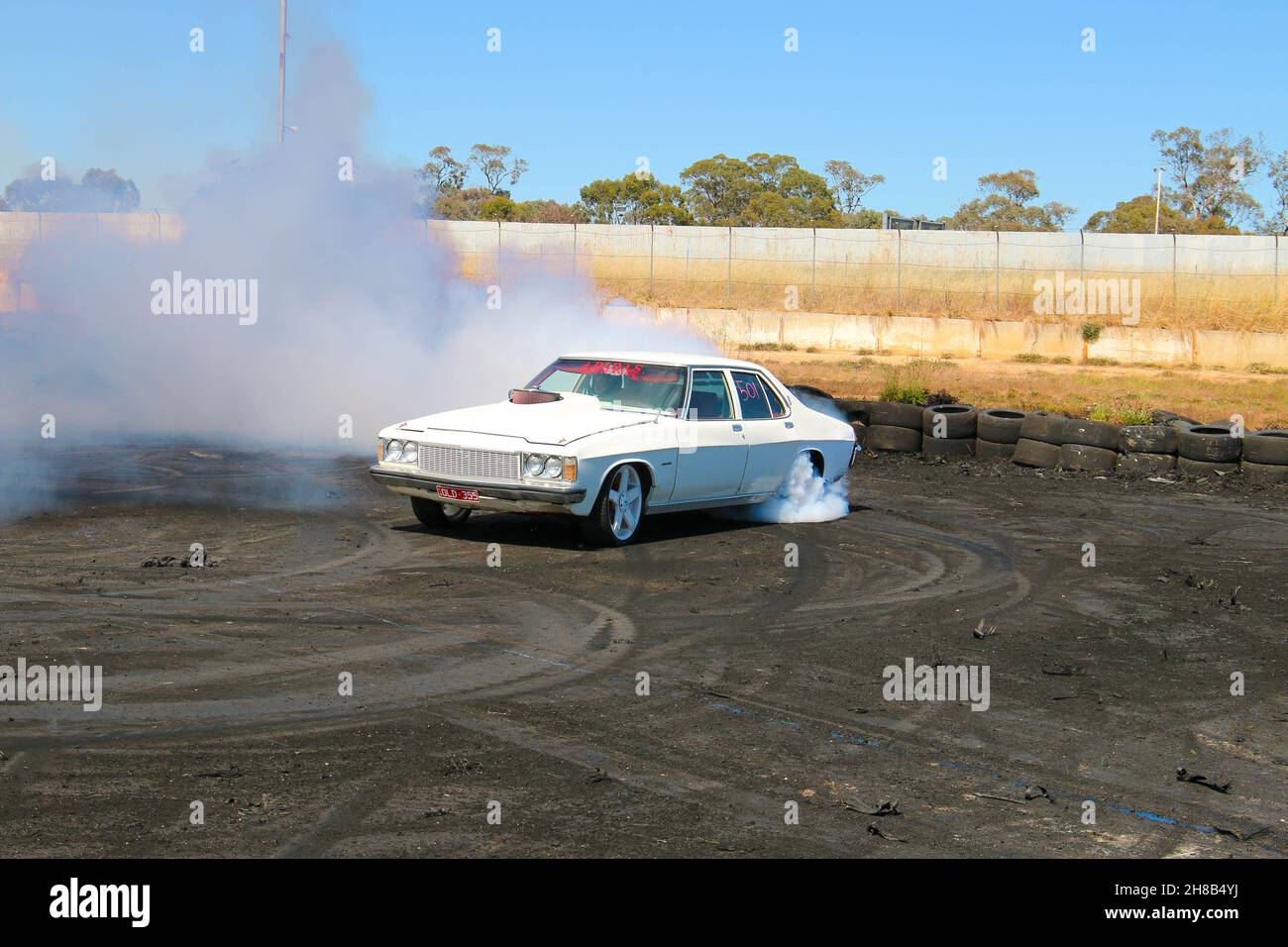 Tread Mania Burnout Event, Heathcote Park Raceway, Victoria, Australia ...