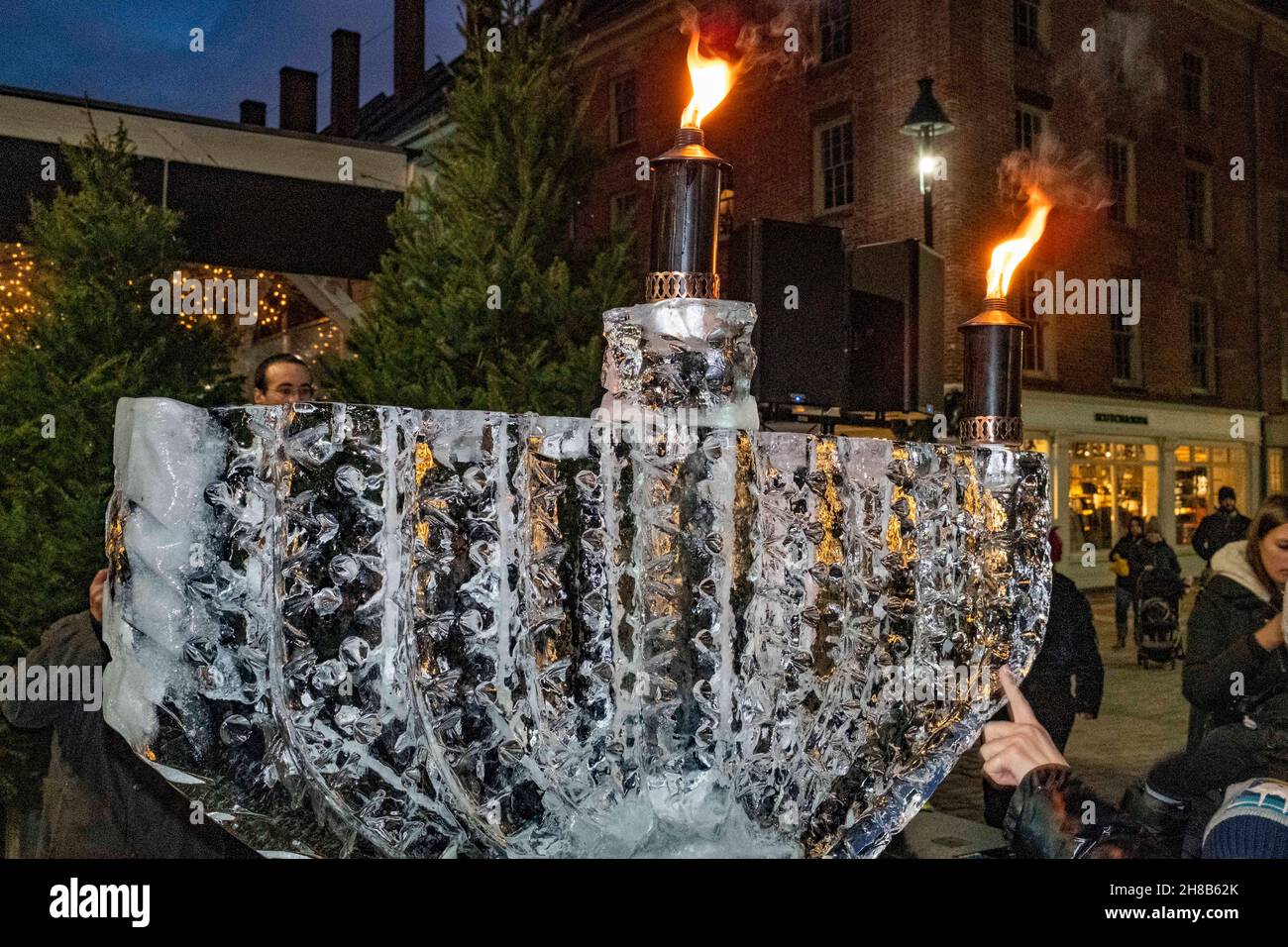 New York, New York, USA. 28th Nov, 2021. Ice Carver sculpted a Hannukah ...