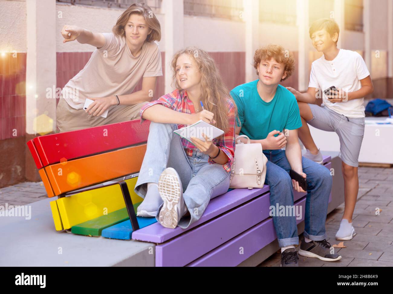 Points to someone hi-res stock photography and images - Alamy