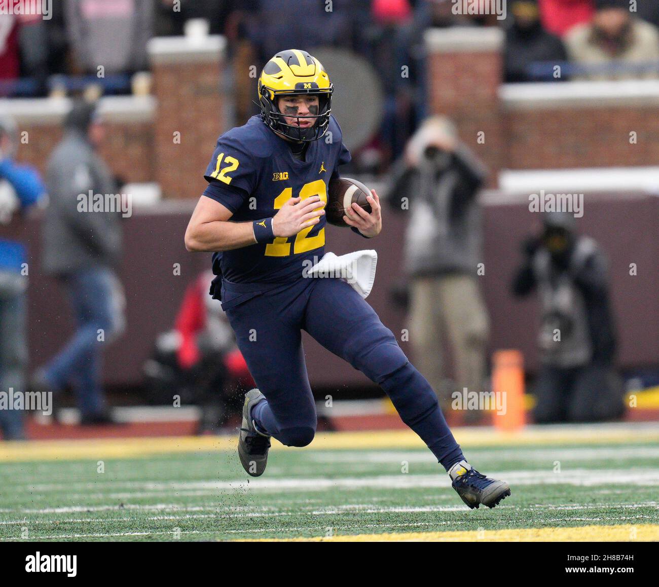 David cade hi-res stock photography and images - Alamy