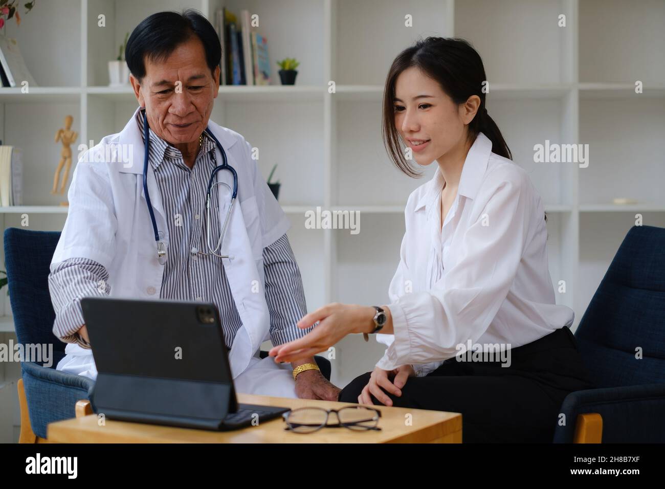 Doctor explain Healthcare and medical. A woman seeks medical advice ...