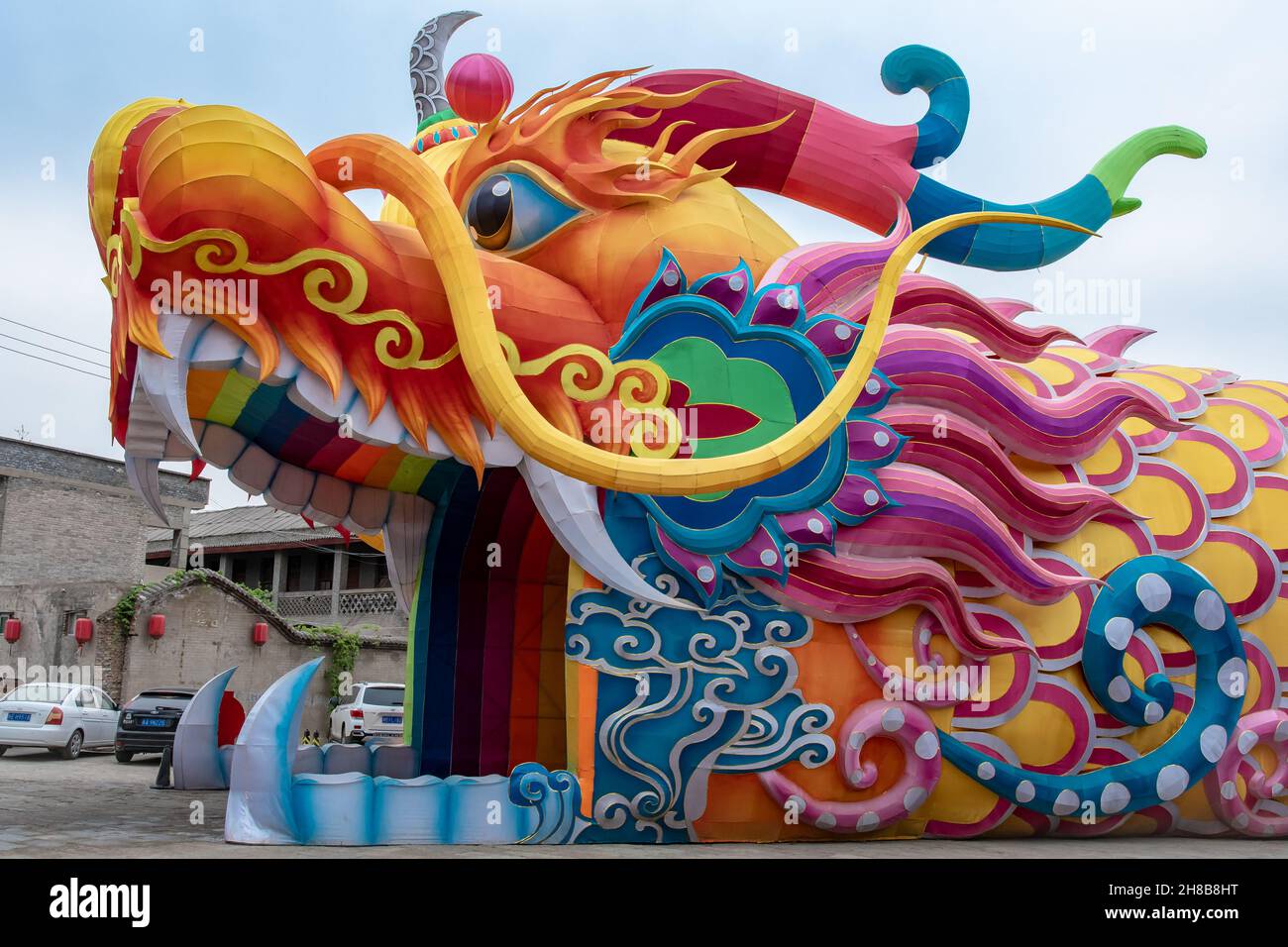 Loong dragon hi-res stock photography and images - Alamy