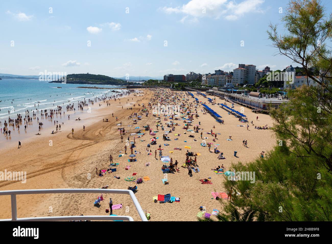 Santander seafront and sand beach Stock Photo - Alamy
