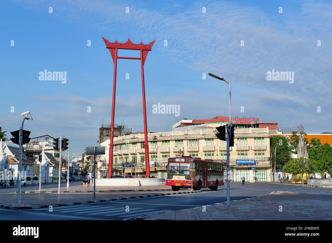 A red city bus stops at the iconic Giant Swing (Sao-Ching-Chaa) in the ...